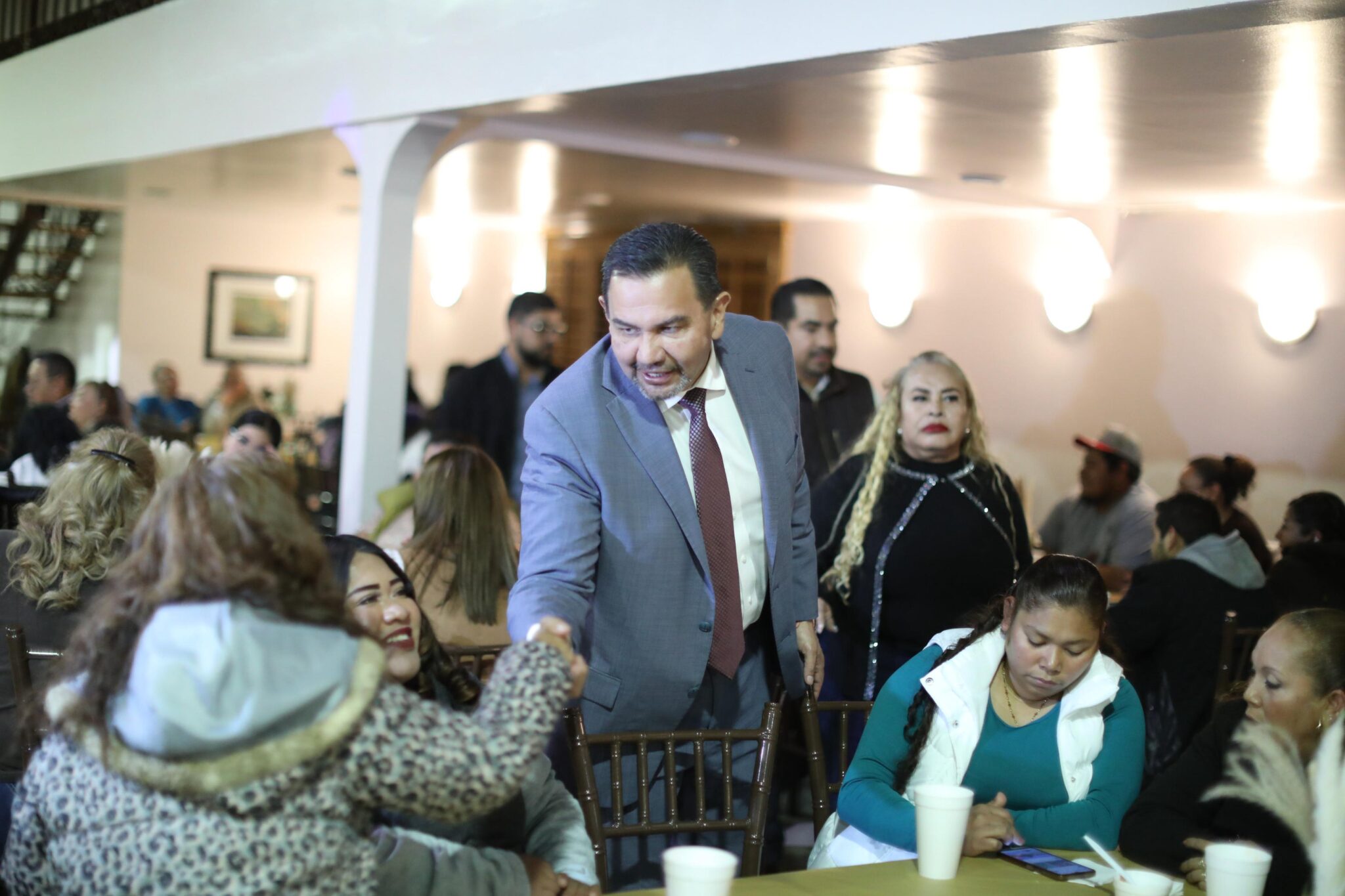 Asiste Presidente Pérez Cuéllar a posada con comerciantes del Mercado ...